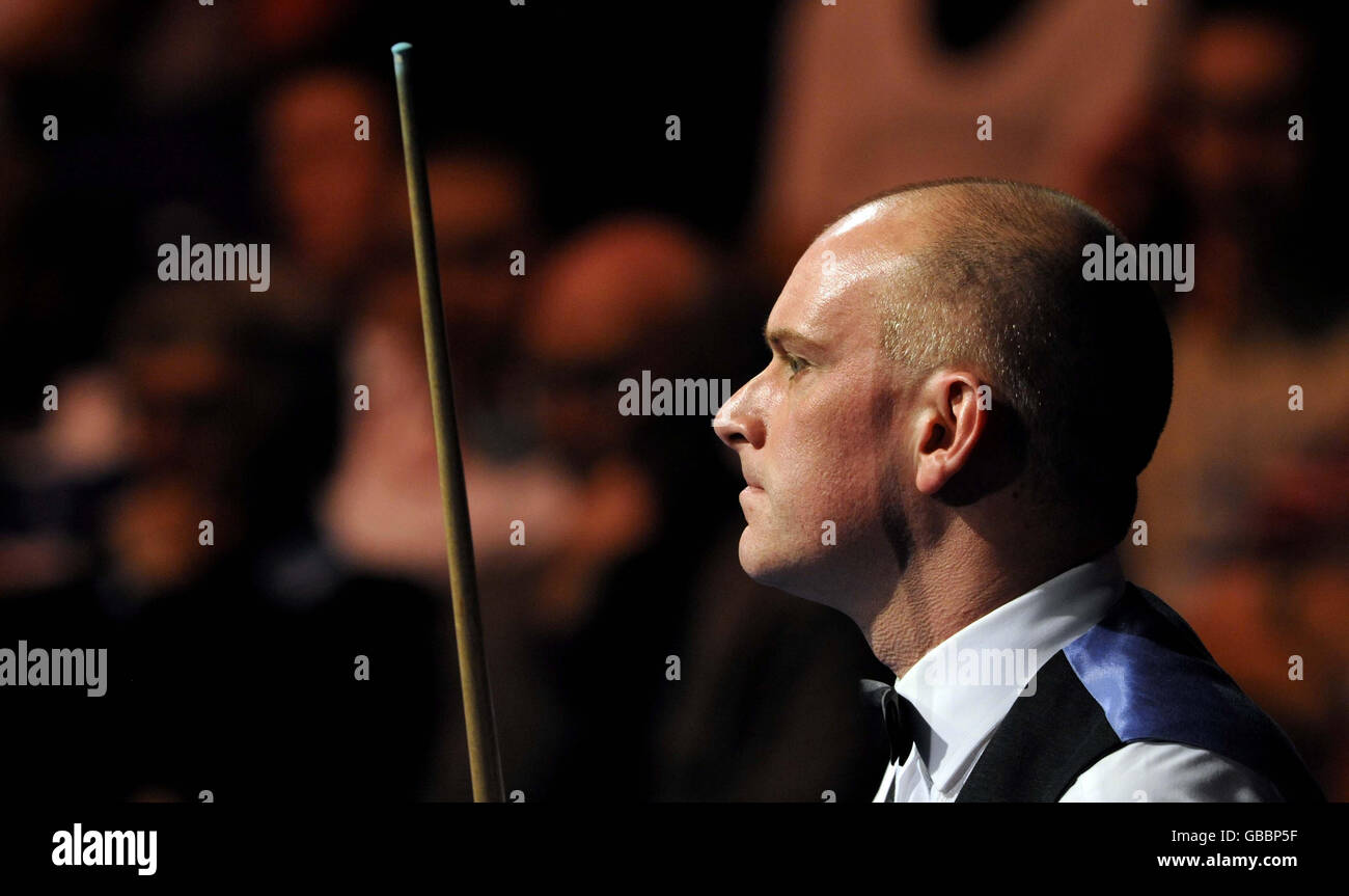 Peter ebdon masters wembley arena hi-res stock photography and images ...