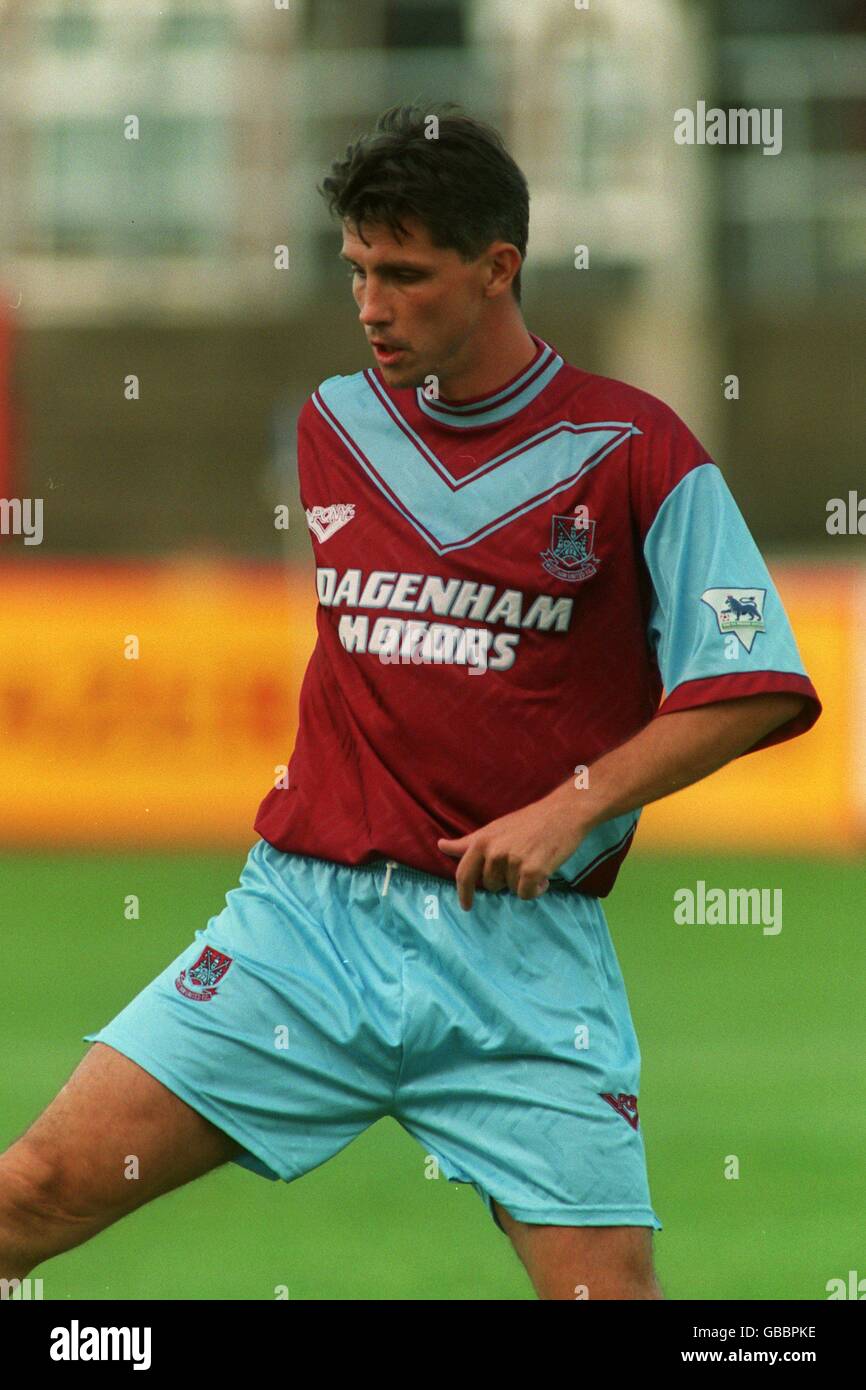 Tony gale west ham hi-res stock photography and images - Alamy