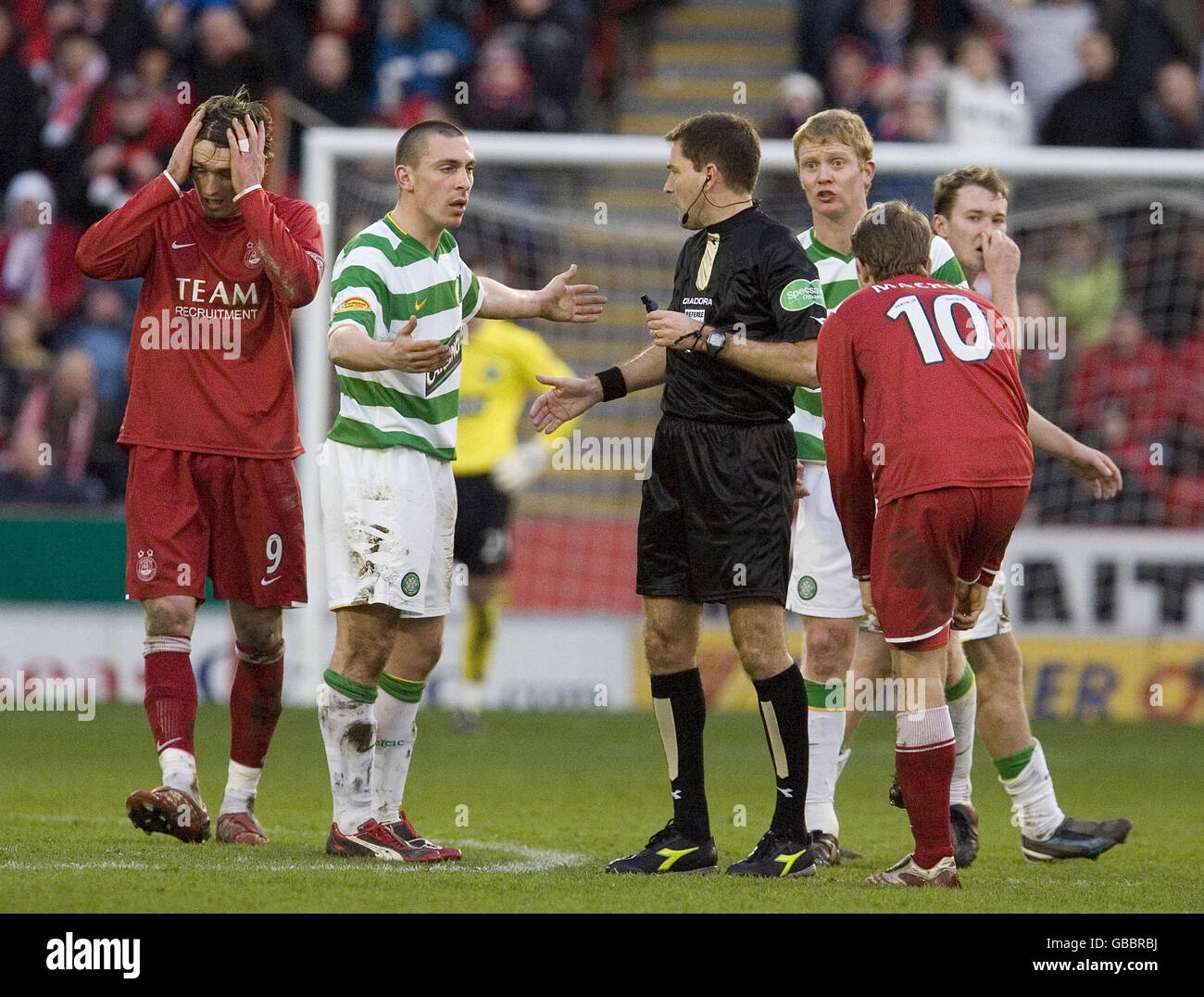 Footballer arguing with referee hi-res stock photography and images - Alamy