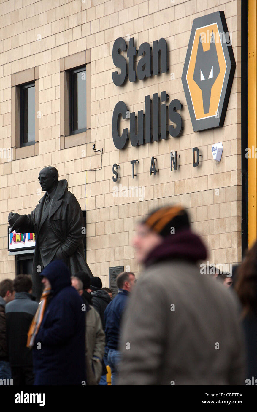 Stan cullis statue hi-res stock photography and images - Alamy
