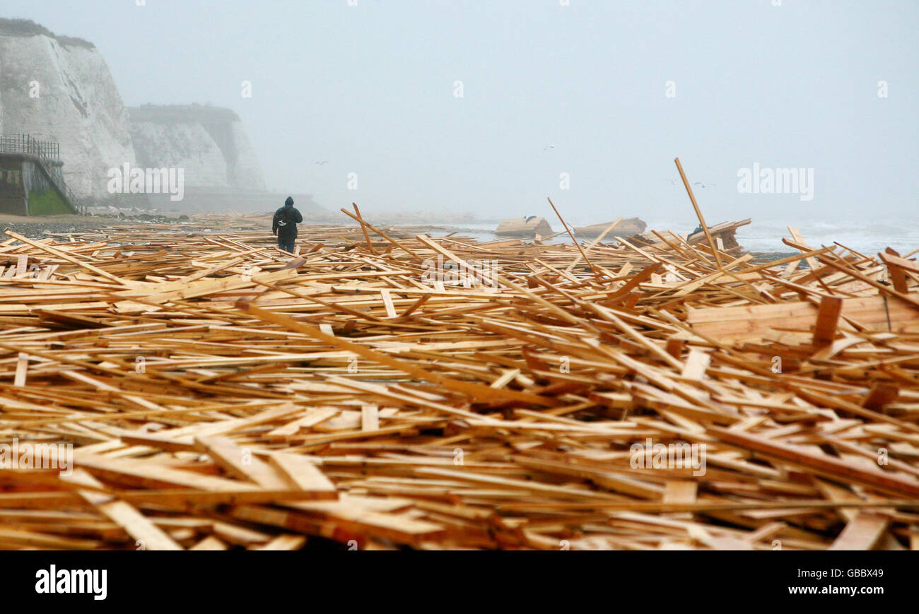 Washed up Timber Stock Photo - Alamy