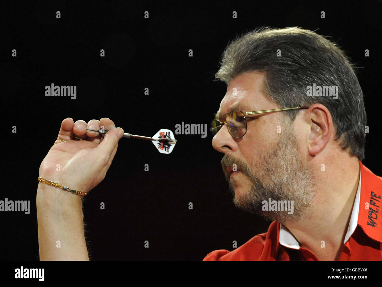 English professional darts player hi-res stock photography and images ...