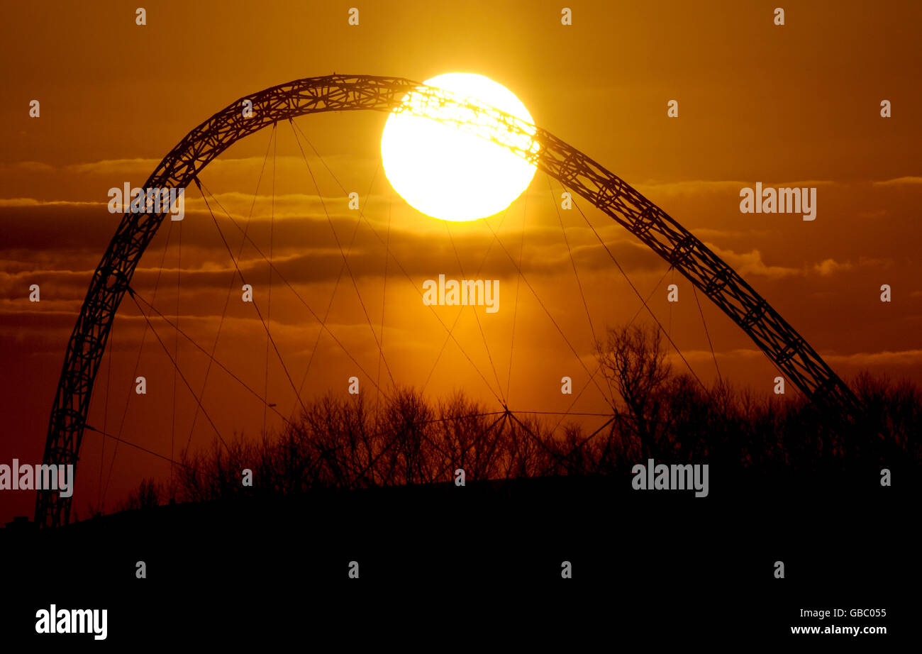 The sun rises behind Wembley Stadium in Brent, London Stock Photo - Alamy