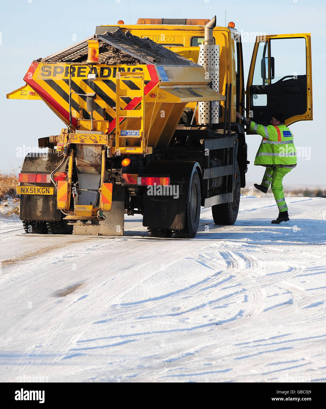 Gritter truck hi-res stock photography and images - Alamy