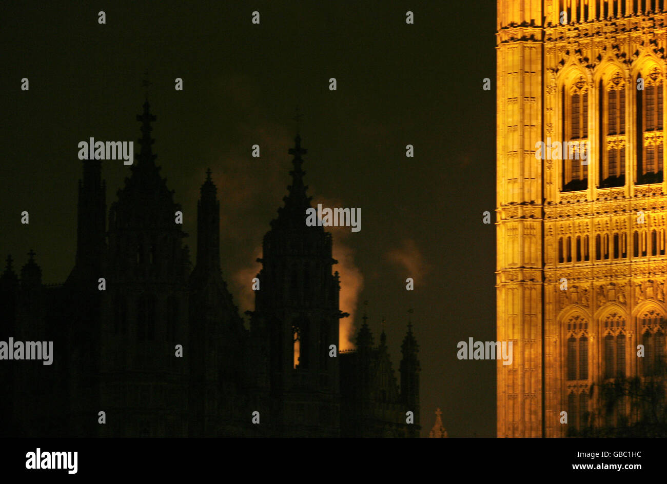 Uk houses night general view hi-res stock photography and images - Alamy