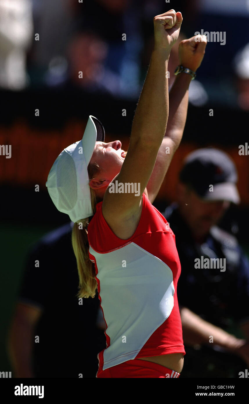2004 australian open justine henin hi-res stock photography and images ...
