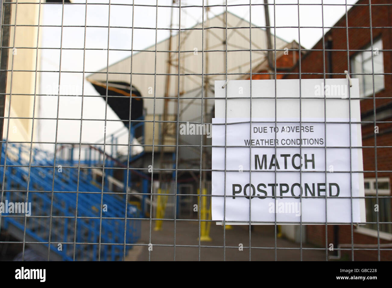Frozen football pitch hi-res stock photography and images - Alamy