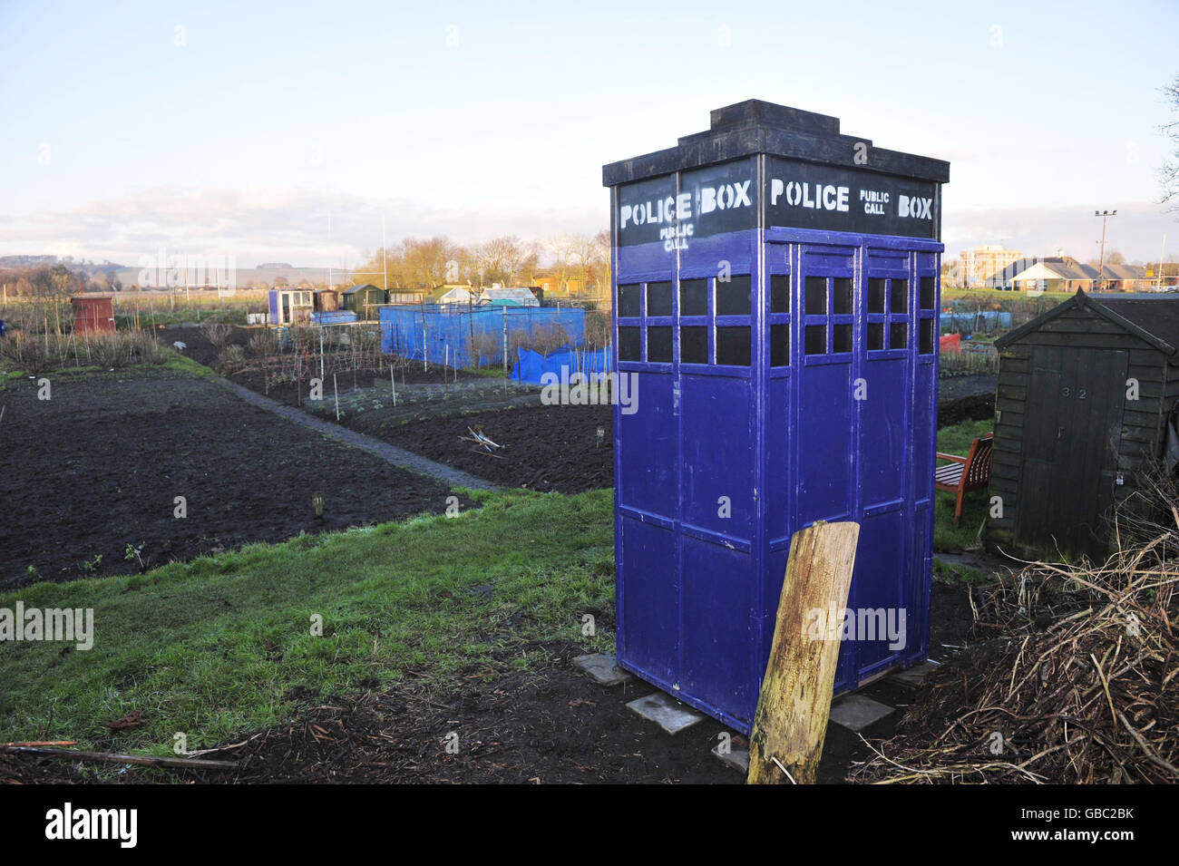 A shed shaped like a TARDIS in an allotment on Quakers Walk allotments ...