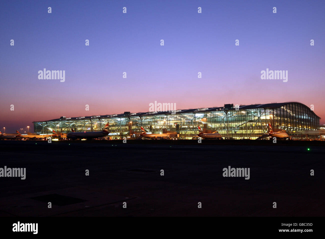 Heathrow airport terminal night hi-res stock photography and images - Alamy