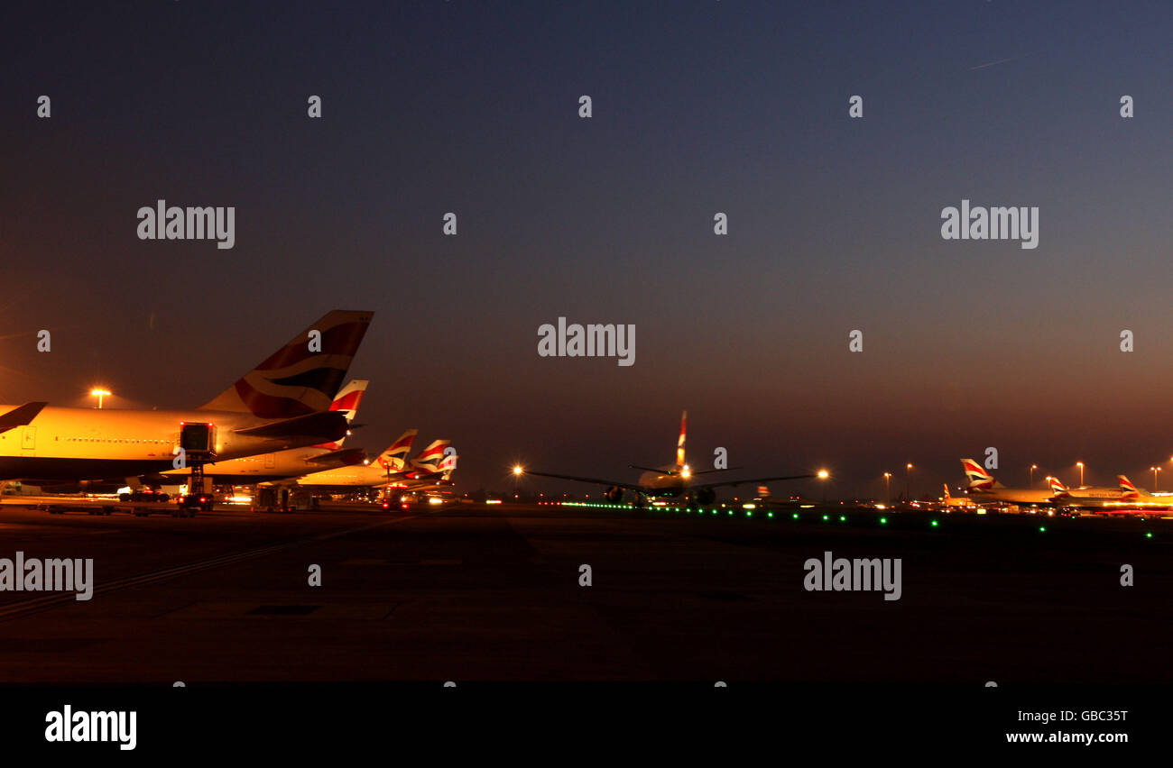 Heathrow airport terminal night hi-res stock photography and images - Alamy