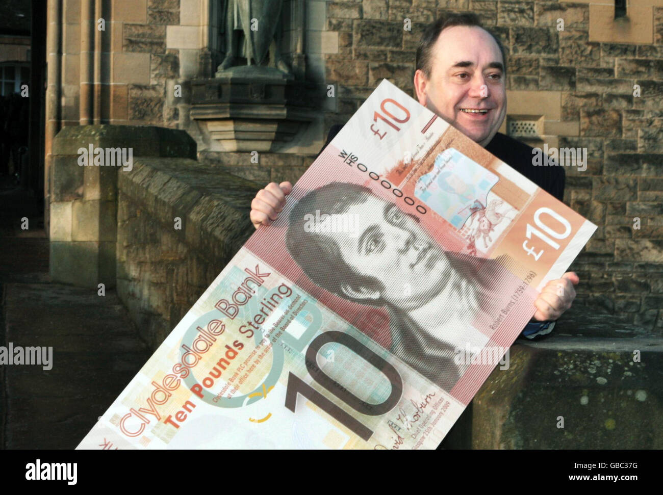 First Minister Alex Salmond at Edinburgh Castle where he announced new ...