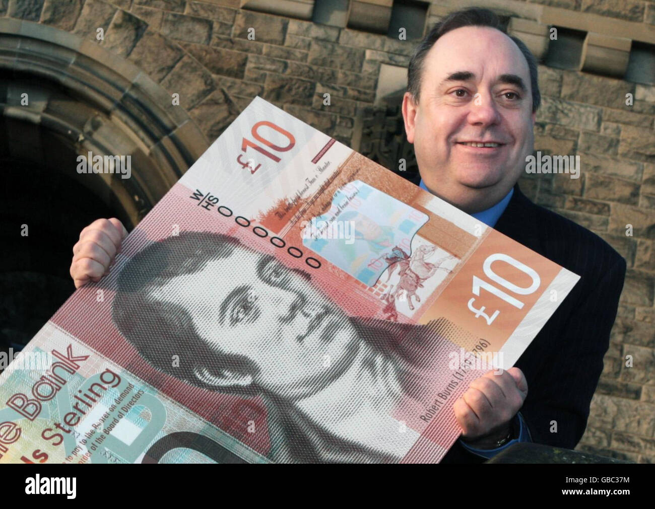 First Minister Alex Salmond at Edinburgh Castle where he announced new ...