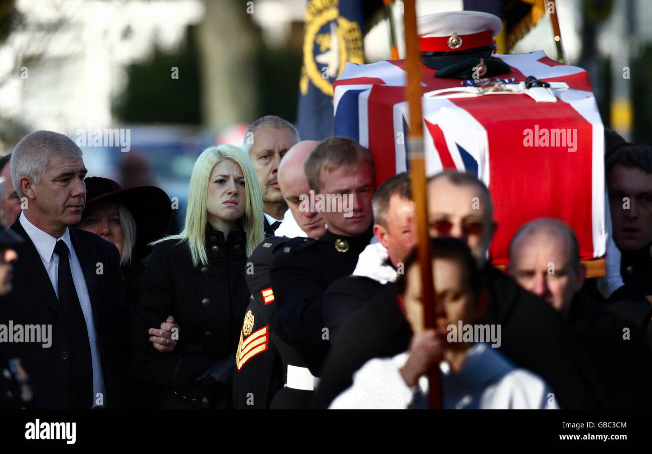 Royal marine corporal robert deerings coffin hi-res stock photography ...
