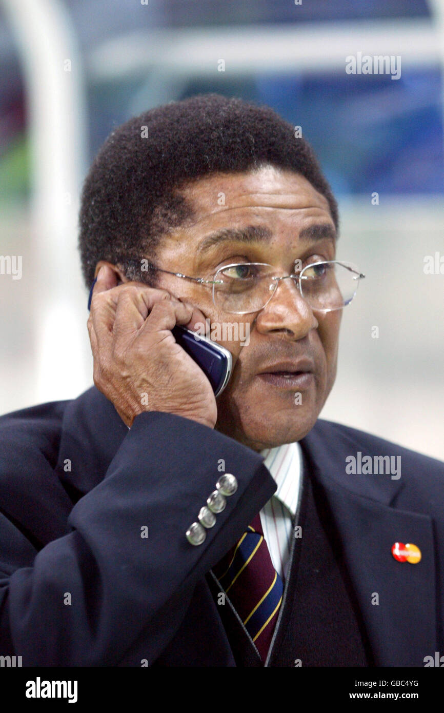 Portugals eusebio prior to the game hi-res stock photography and images ...