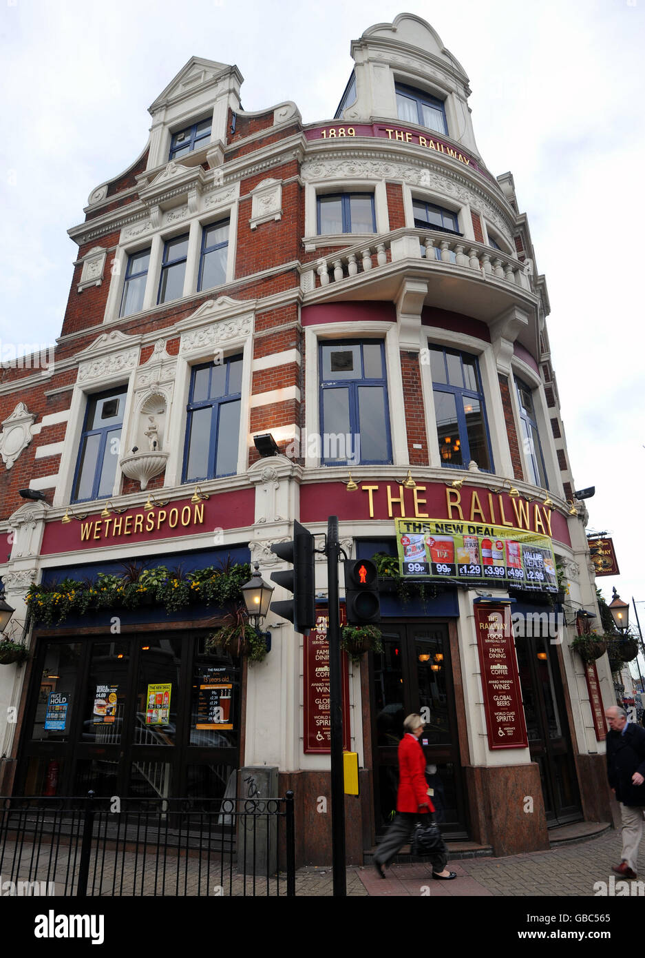 Wetherspoon exterior hi-res stock photography and images - Alamy