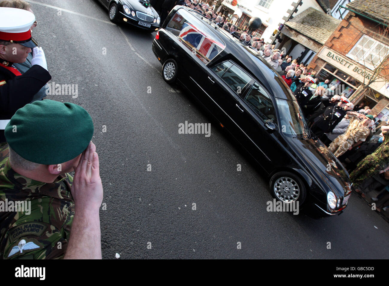 Death dead body military army soldier flag on duty hi-res stock ...