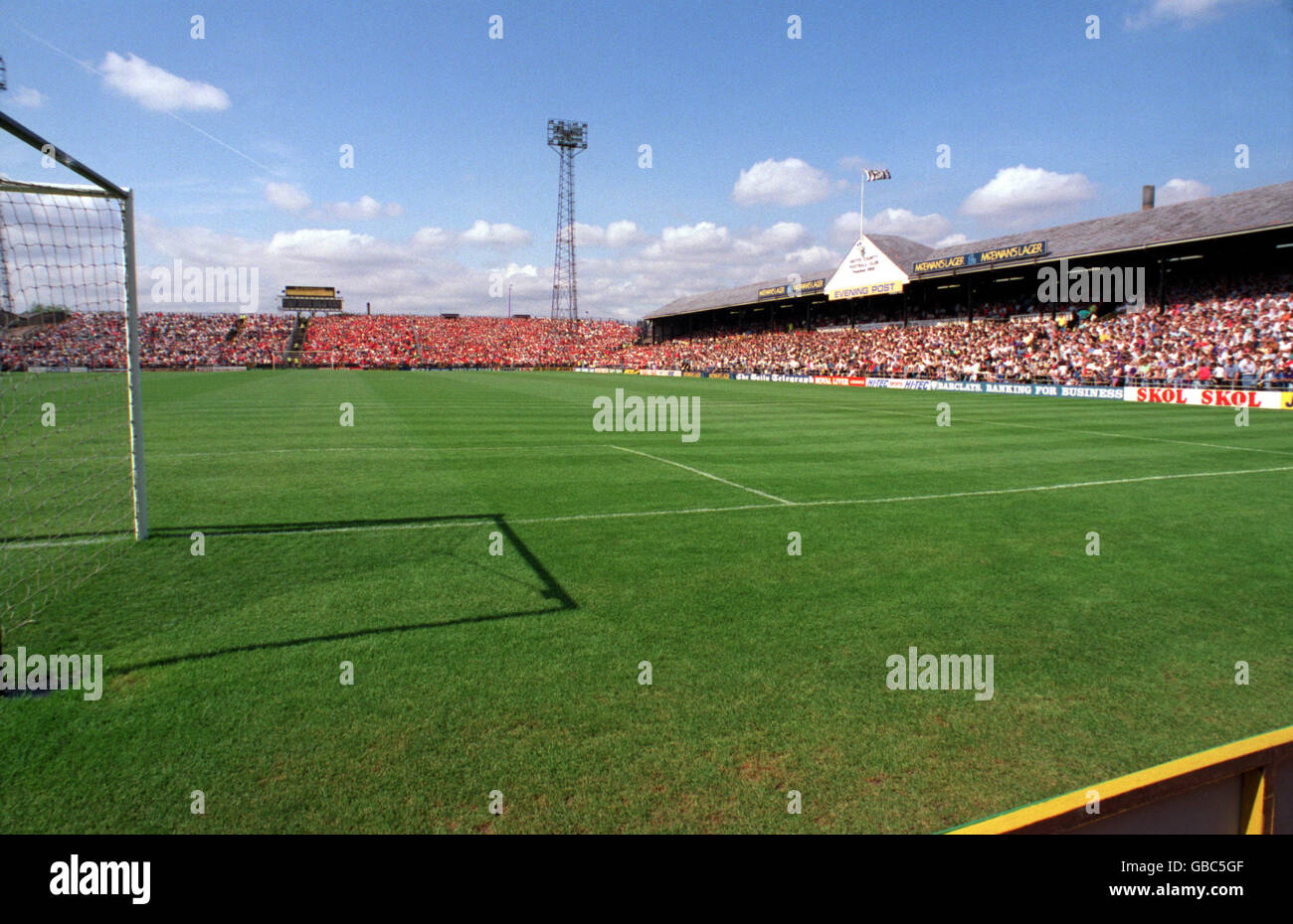 Floodlight stand stadium kop football hi-res stock photography and ...