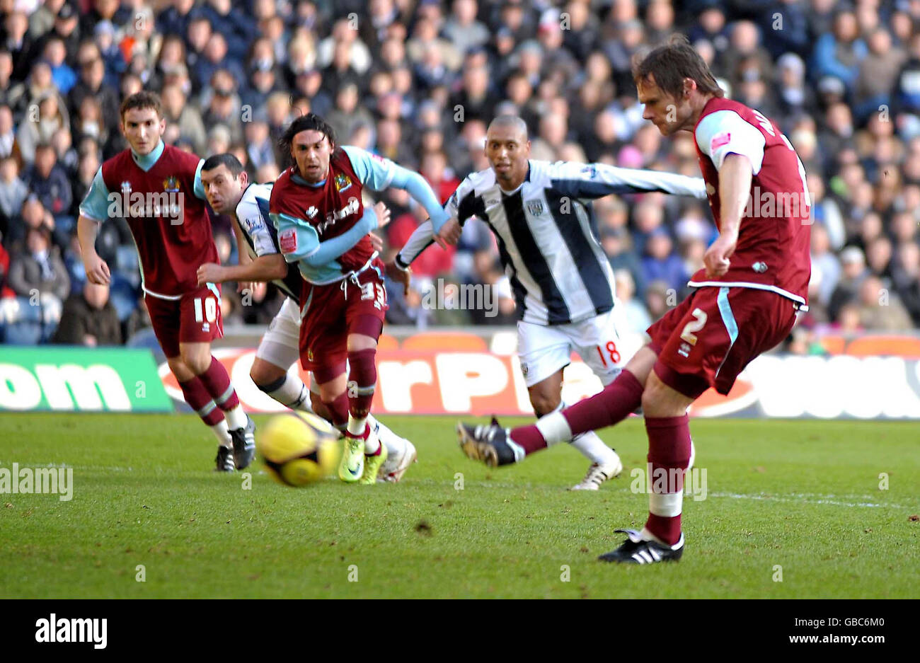 First team players burnley football club hi-res stock photography and ...