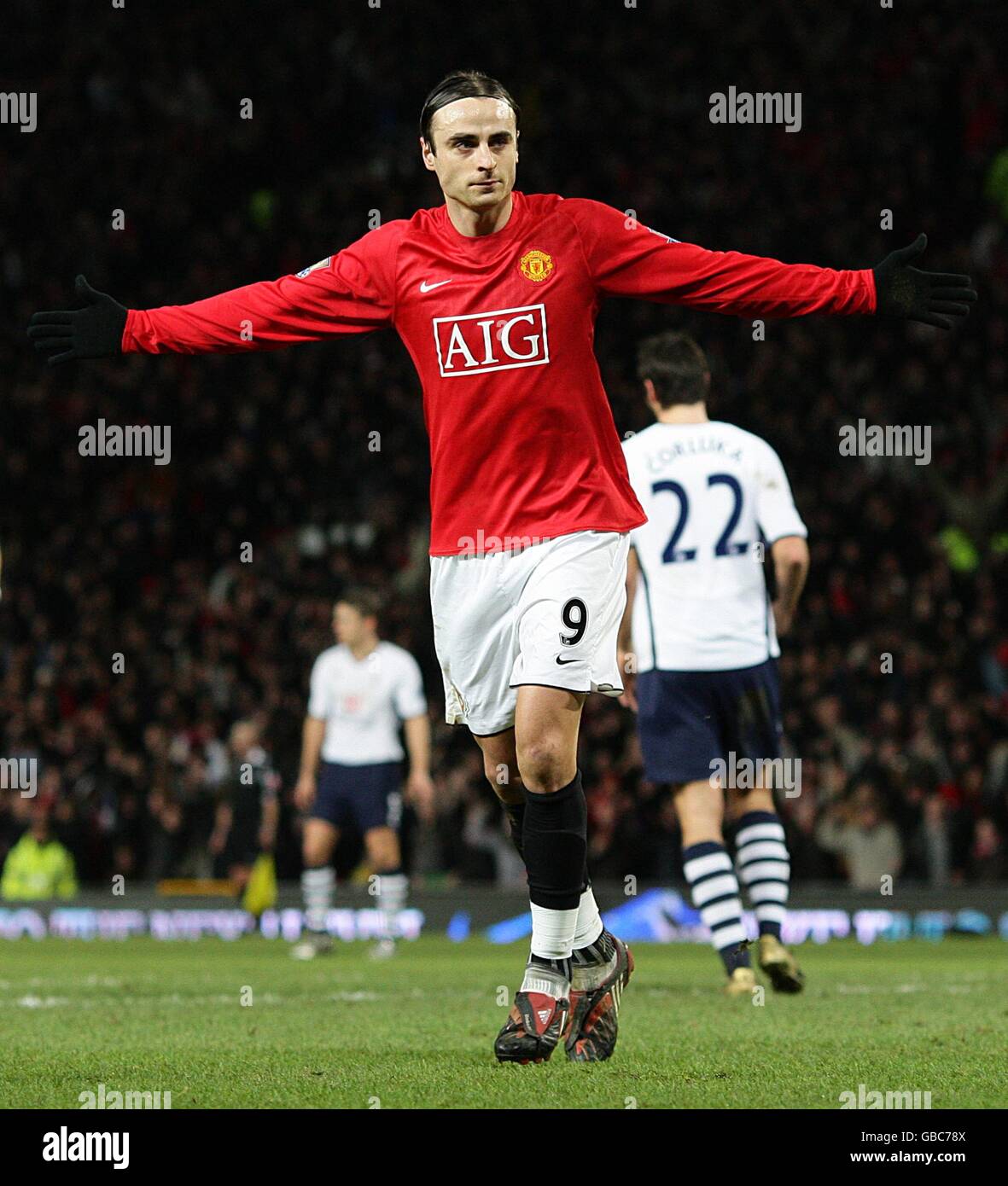 Manchester United's Dimitar Berbatov celebrates after scoring the third ...