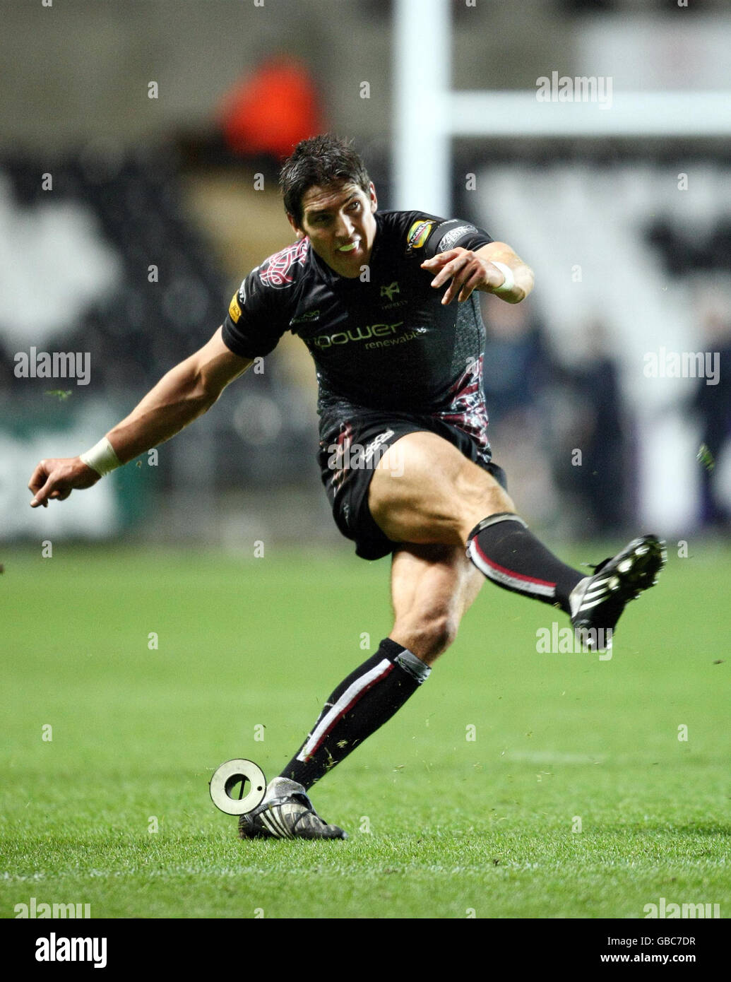 Ospreys rugby player hi-res stock photography and images - Alamy
