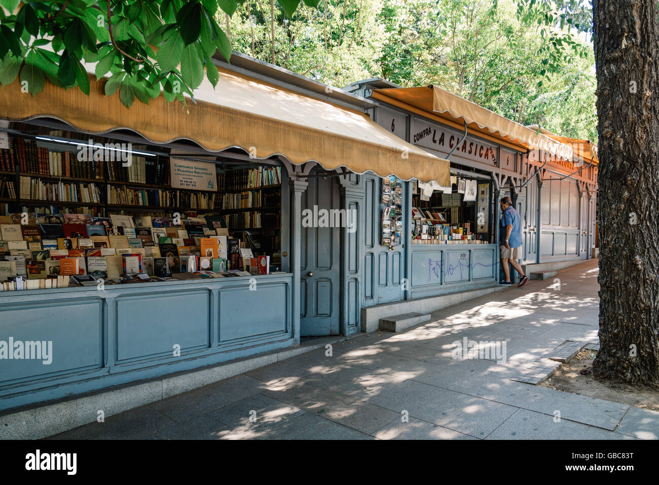 Quaint book shop hi-res stock photography and images - Alamy