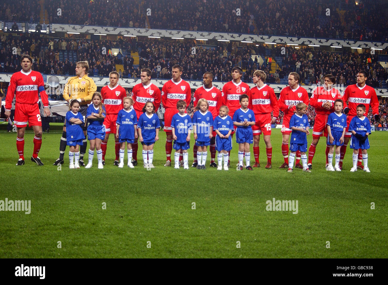 Football line up kids hi-res stock photography and images - Alamy