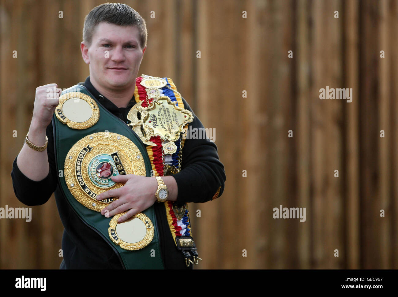 Ricky Hatton poses for photographers following a press conference at ...