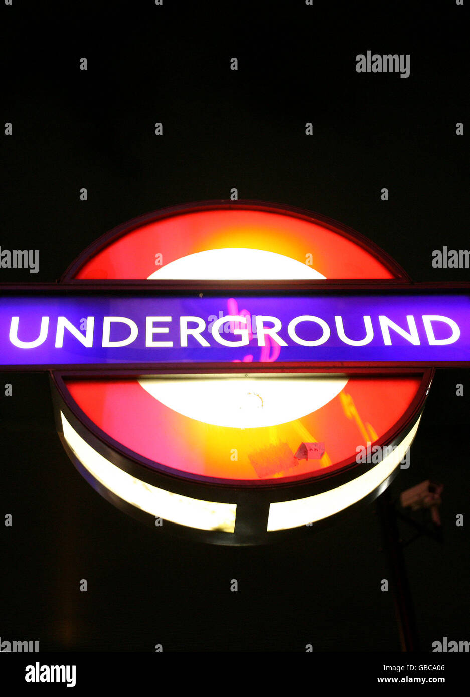 London underground logo stock hi-res stock photography and images - Alamy
