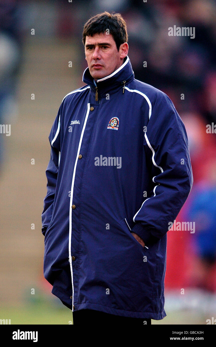 Luton town manager mike newell hi-res stock photography and images - Alamy