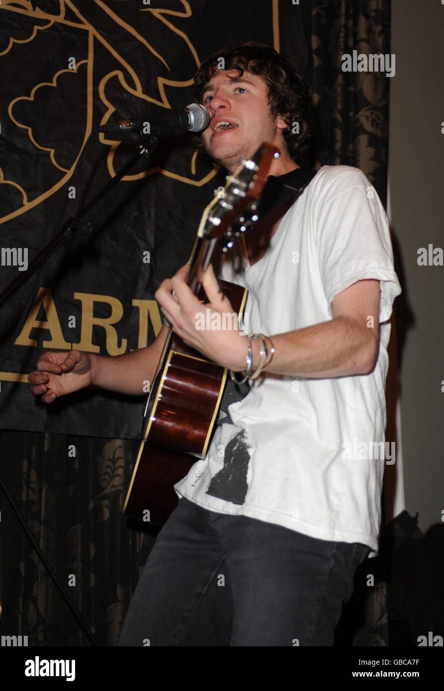 Luke Pritchard of the Kooks performs a secret acoustic set at the ...