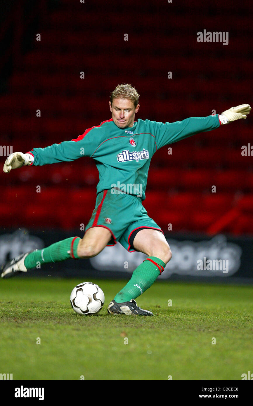 Charlton athletic goalkeeper simon royce hi-res stock photography and ...