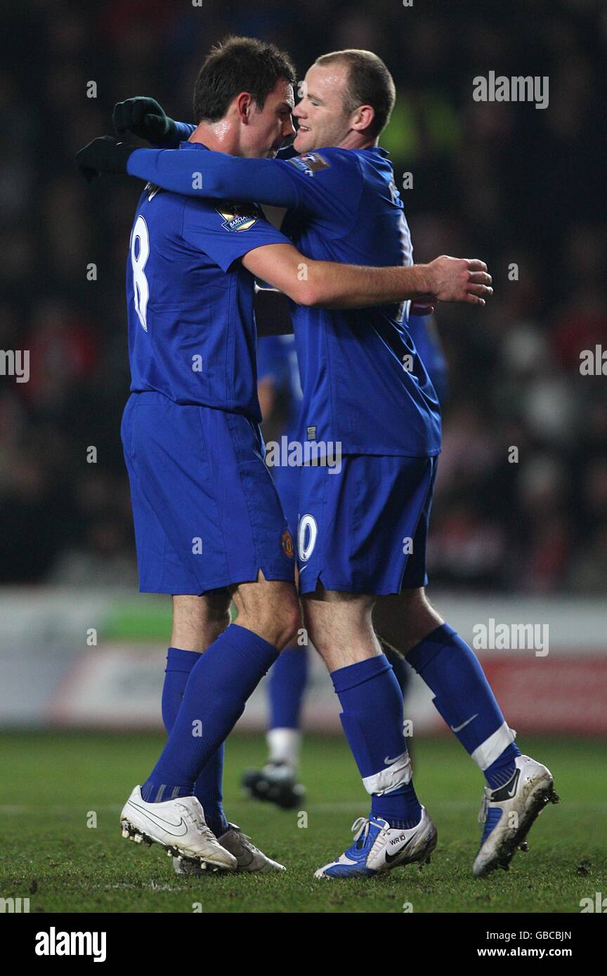 Manchester United's Darron Gibson (l) celebrates scoring his sides ...