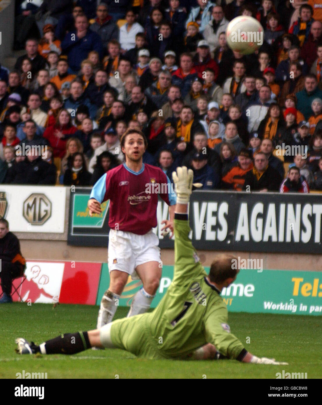 Sport football david connolly hi-res stock photography and images - Alamy