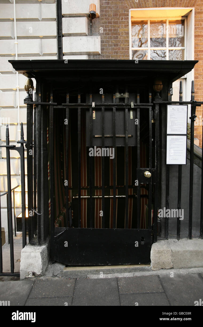 Annabel's london club hi-res stock photography and images - Alamy