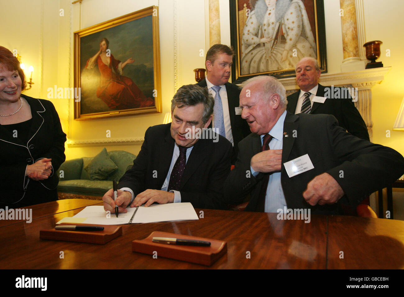 Prime Minister Gordon Brown (centre) and the leader of Blackburn and ...