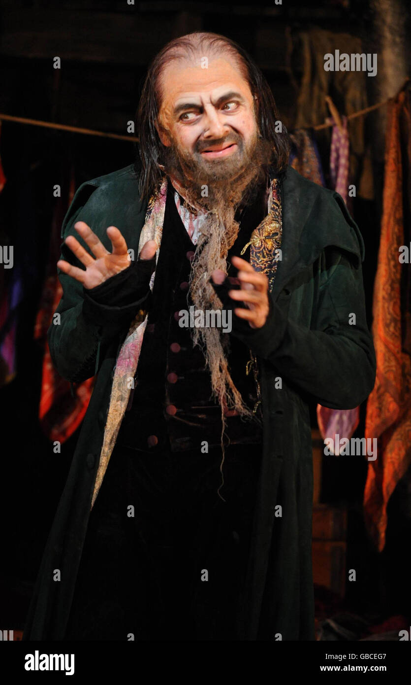 Photocall for production of Oliver! starring Rowan Atkinson Stock Photo ...