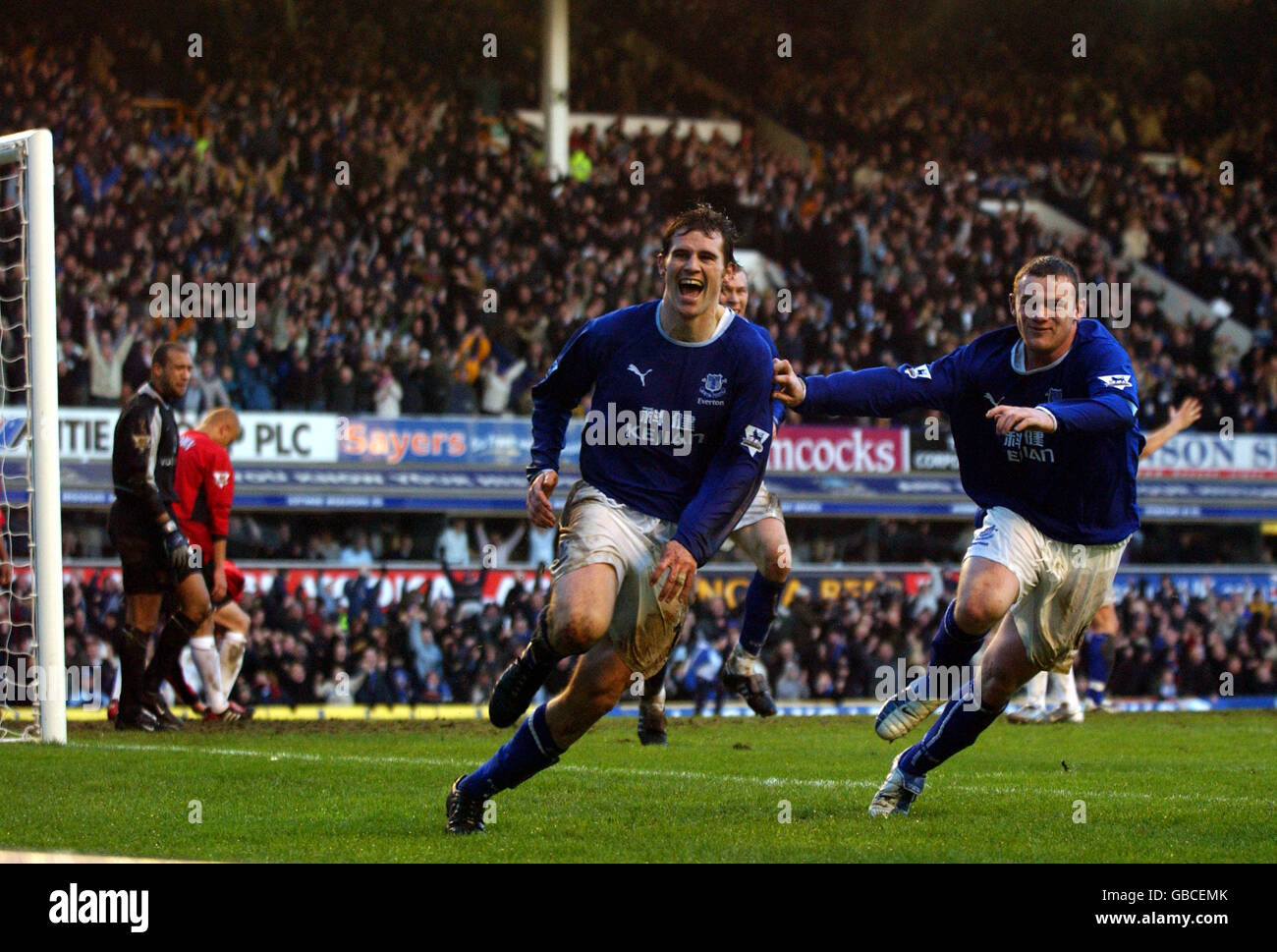 Everton's Kevin Kilbane celebrates with Wayne Rooney after scoring his ...
