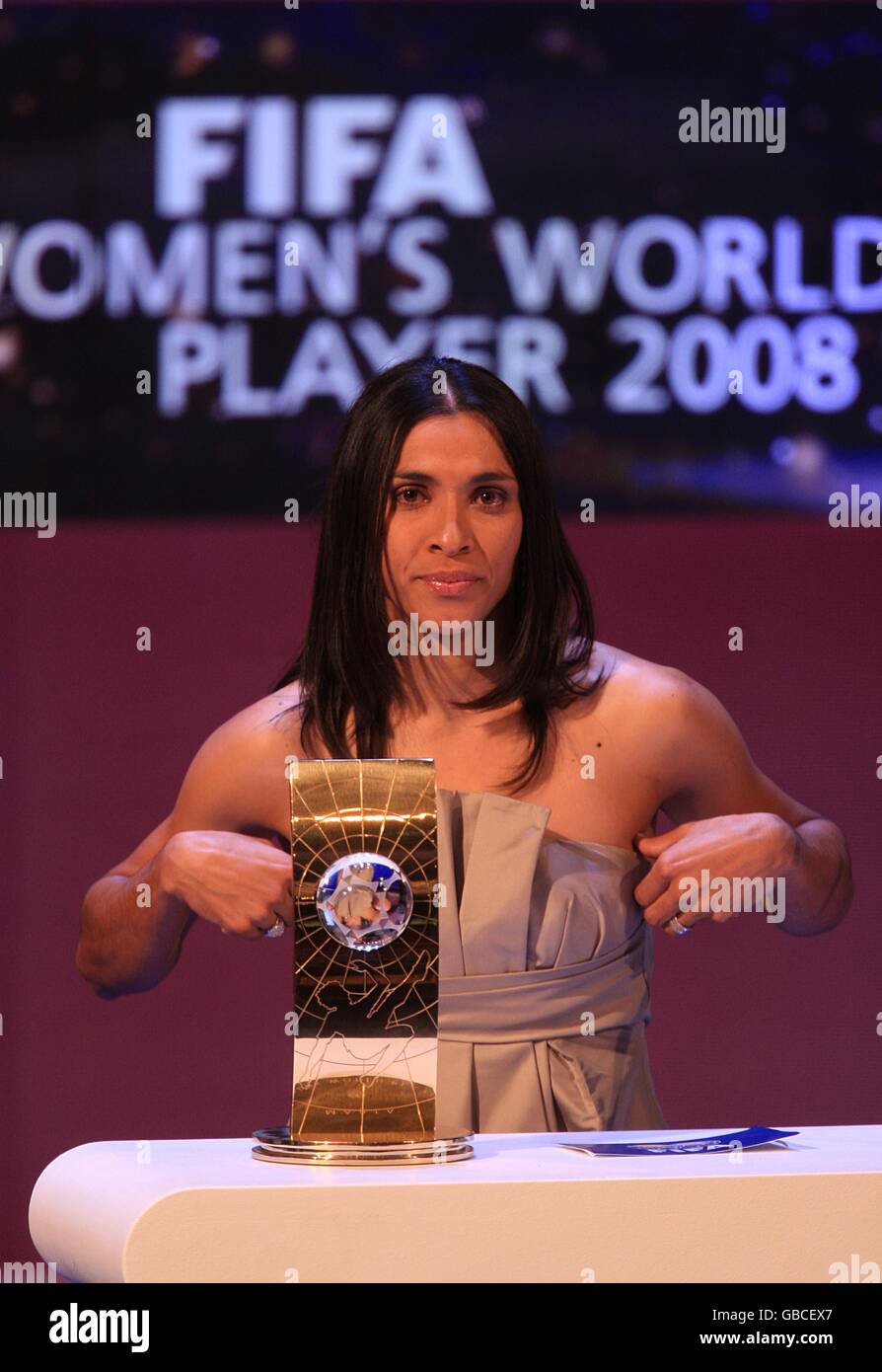 Fifa world player of the year award hi-res stock photography and images ...