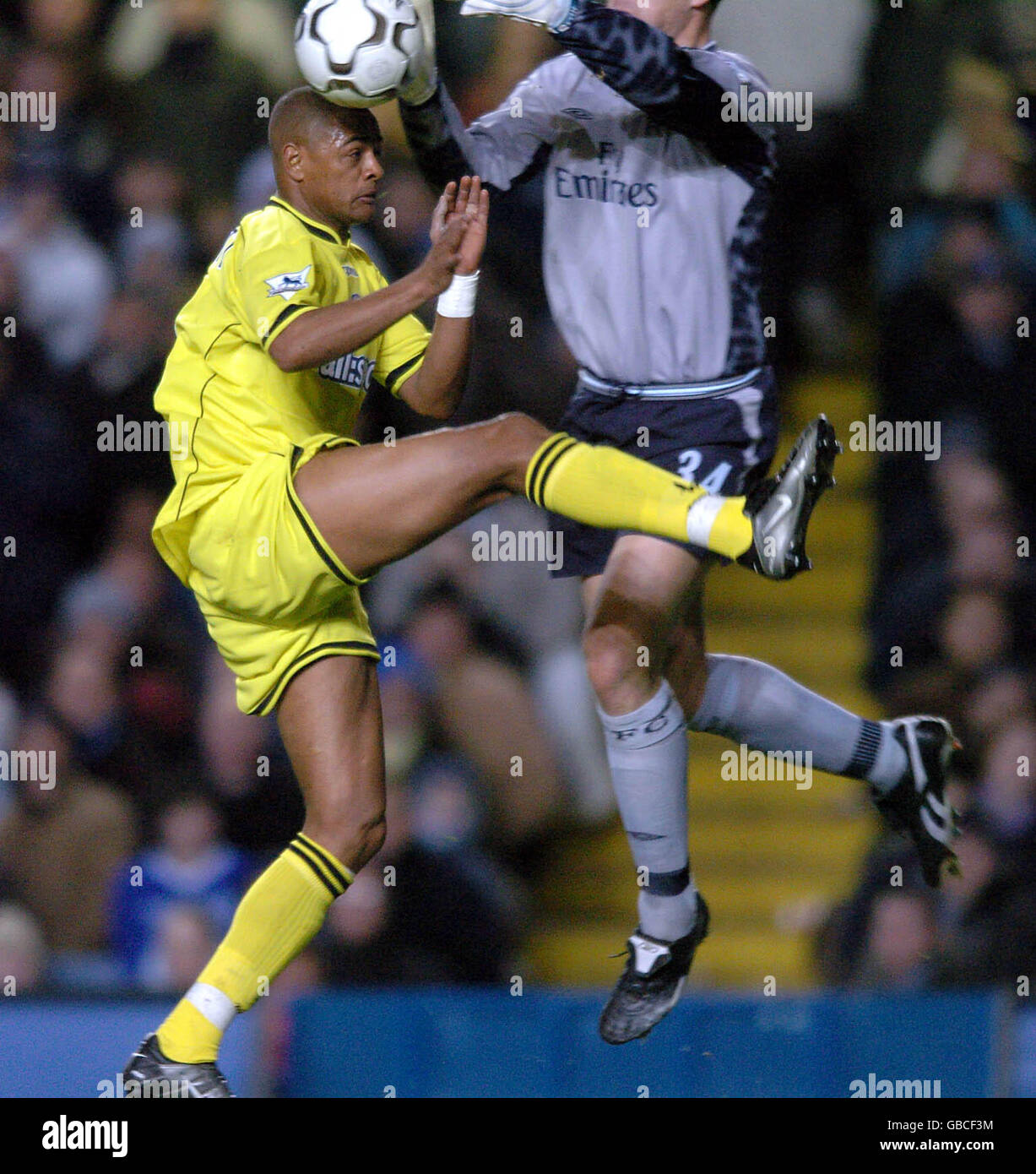 Chelseas neil sullivan and charlton athletics shaun bartlett hi-res ...
