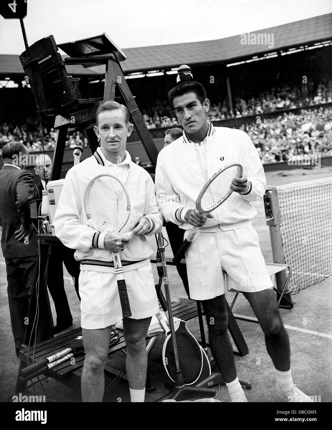 (L-R) Rod Laver and Alex Olmedo before the final Stock Photo - Alamy