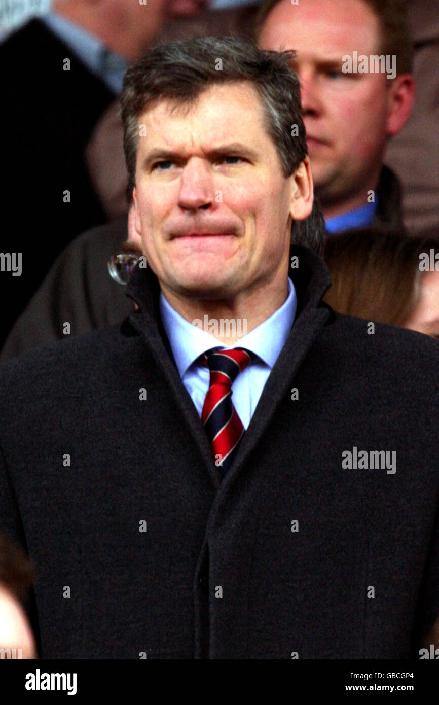 Manchester united ceo david gill hi-res stock photography and images ...