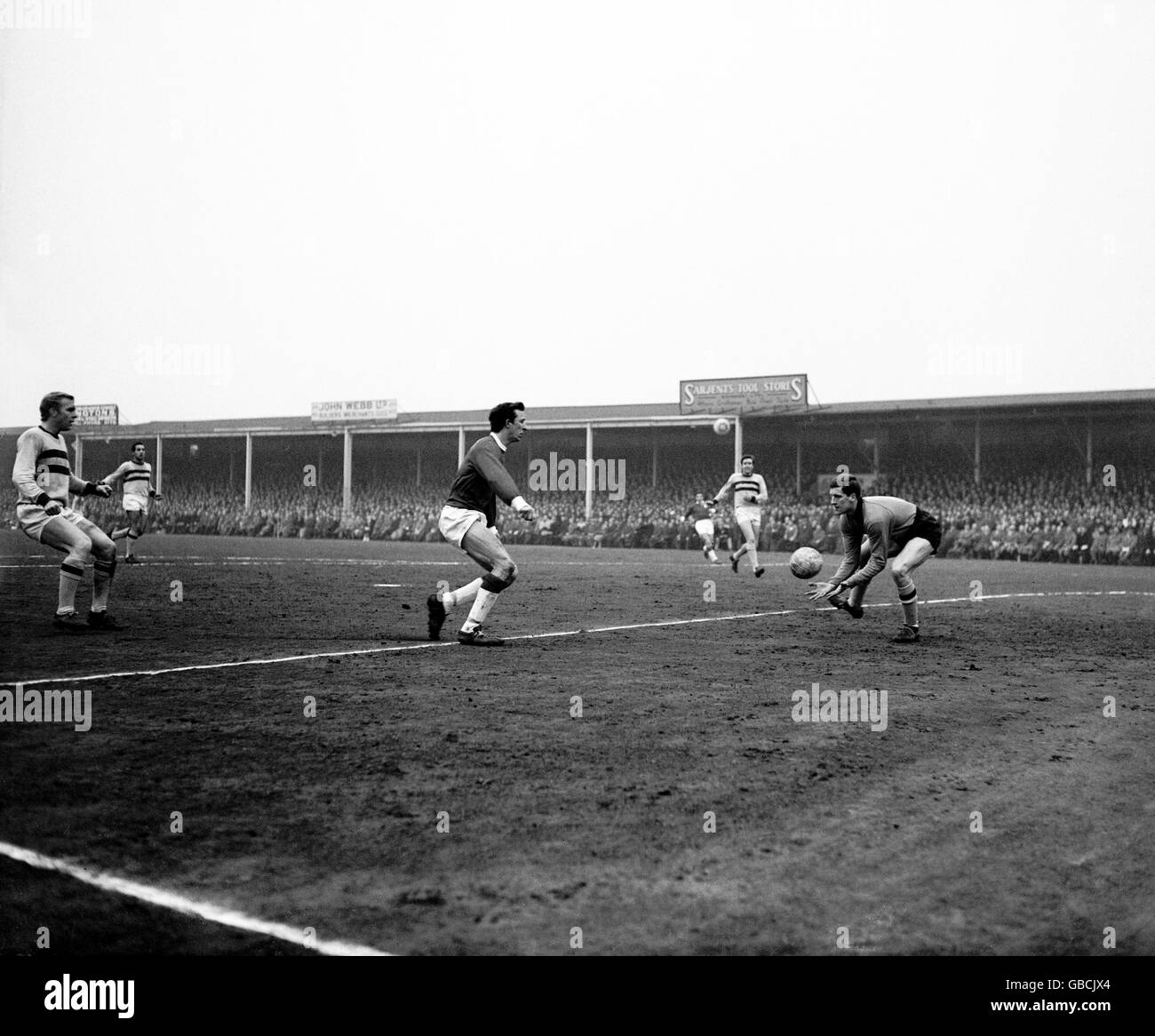 Swindon town goalkeeper Black and White Stock Photos & Images - Alamy