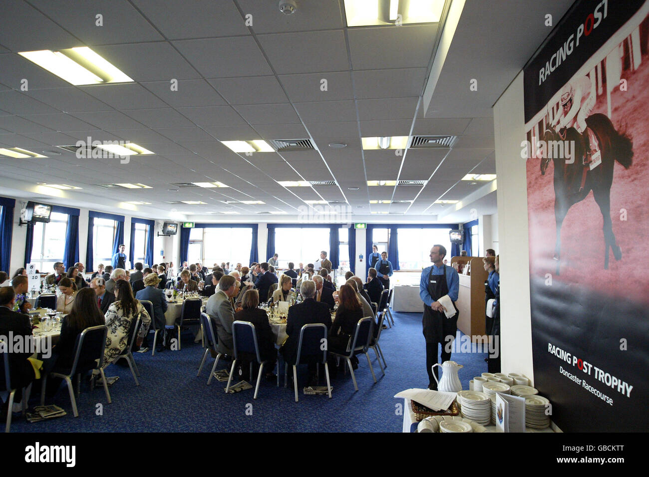 Horse Racing - Kempton Park - Racing Post Chase Day. Guests enjoy the ...