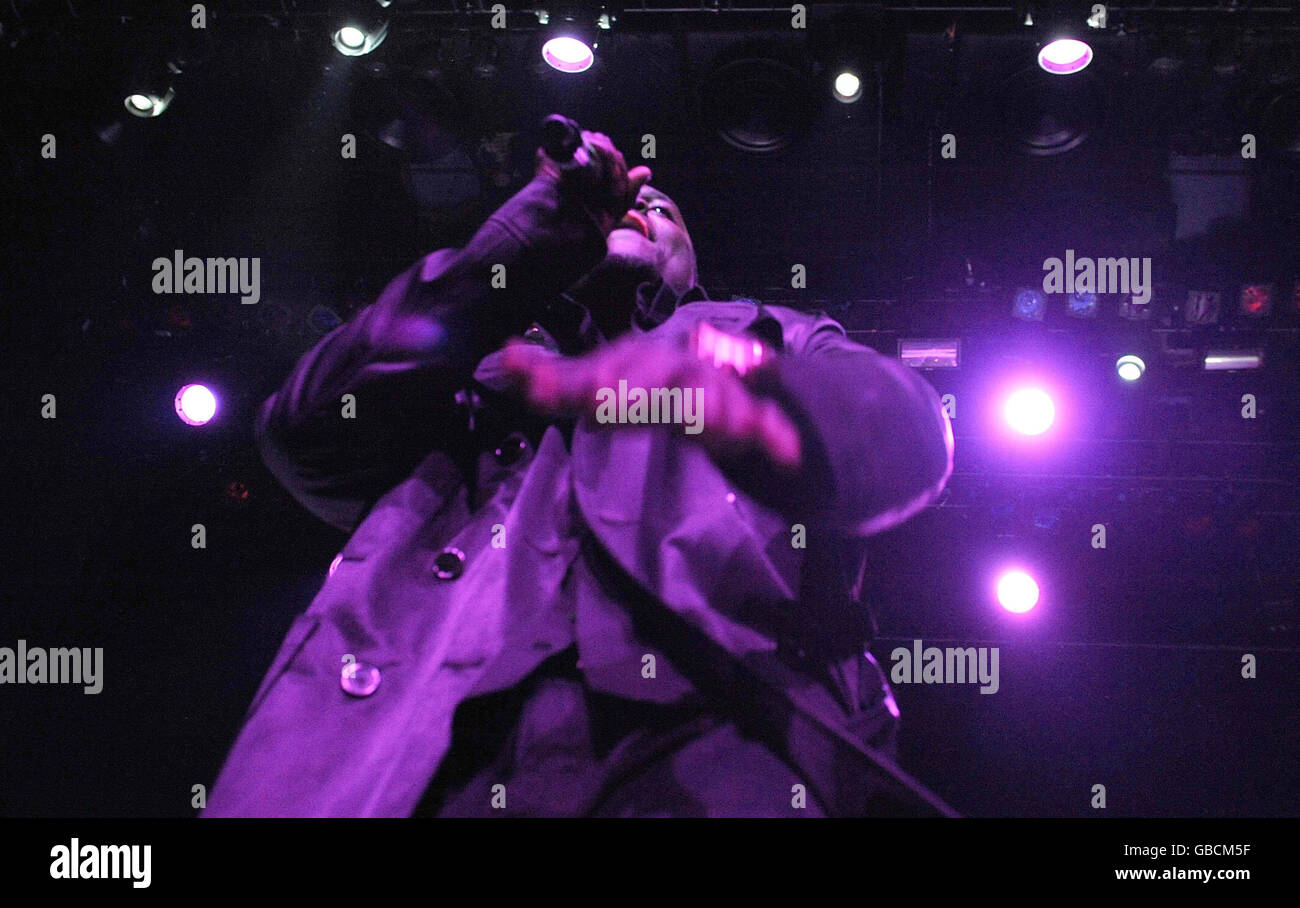 Akon in concert london hi-res stock photography and images - Alamy