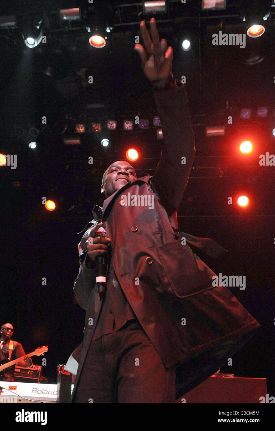 Akon in concert london hi-res stock photography and images - Alamy