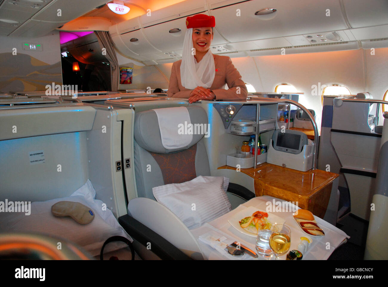 Flugzeug, Purser, Stewardess, Emirates, Passagierflugzeug, Airbus A380 ...