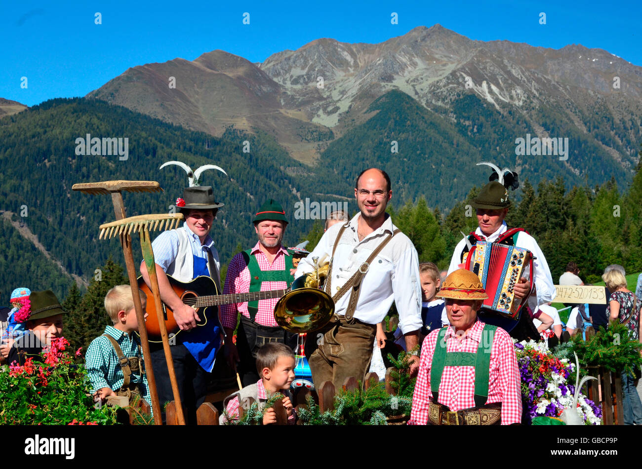 Parade, alp celebration, alpine farmers, Puster Valley, Meransen ...