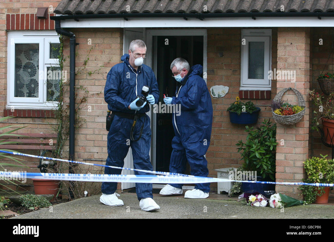 Death murder scene exterior police tape hi-res stock photography and ...