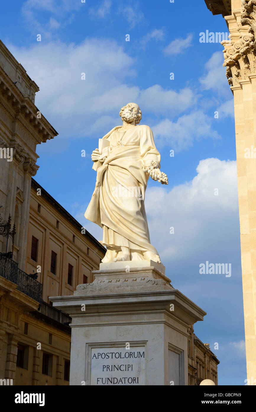 Statue in front of the Duomo (cathedral) in Piazza Duomo, Ortygia ...