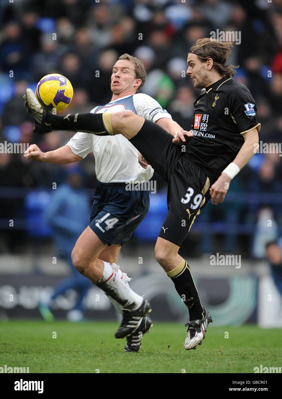 Tottenham hotspurs jonathan woodgate r hi-res stock photography and ...